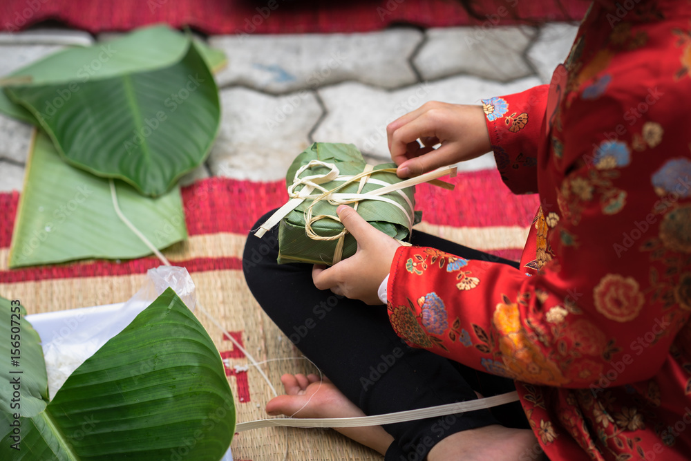Child wear traditional dress Ao Dai learning to make Chung cake by ...
