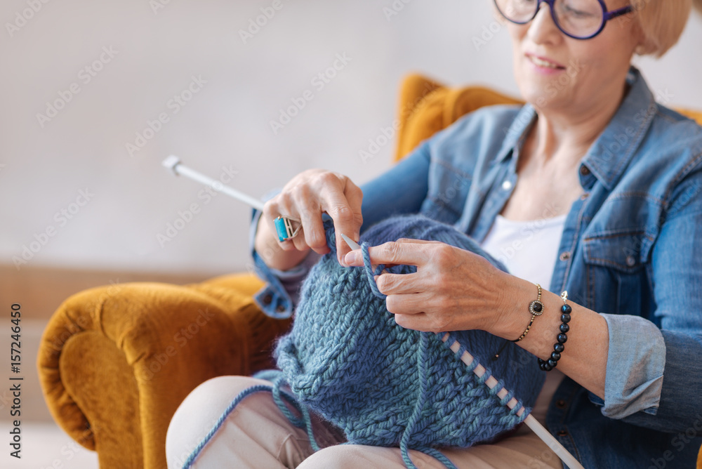 People Knitting