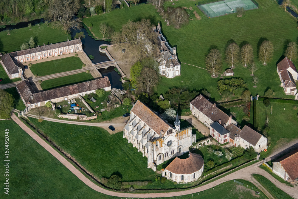 Vue aérienne du château de Breuil Benoit en France Stock 写真 | Adobe Stock