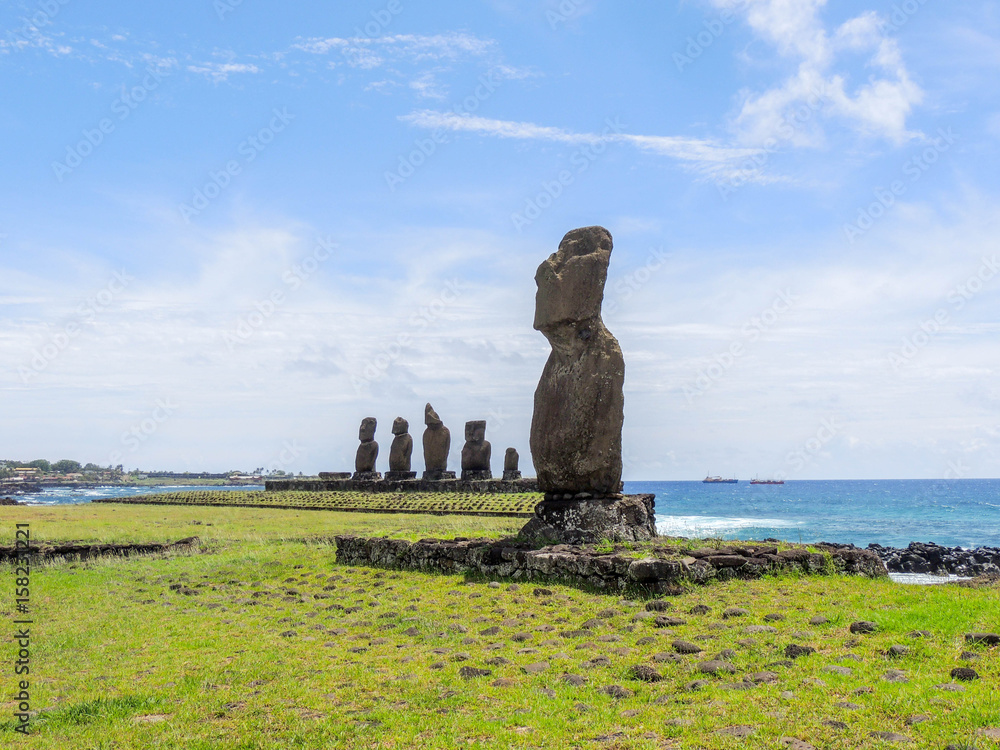 Moais, Ile de Paques foto de Stock | Adobe Stock