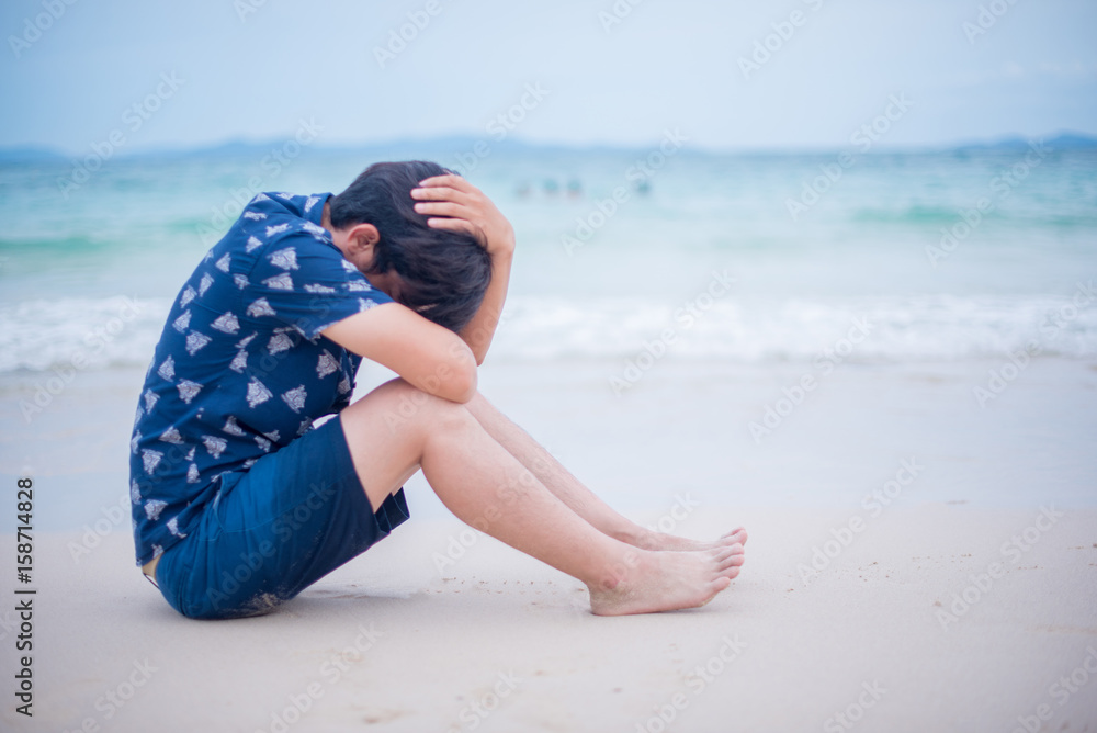 Sad man worried on the beach koh larn island, Pattaya,Chonburi,Thailad ...
