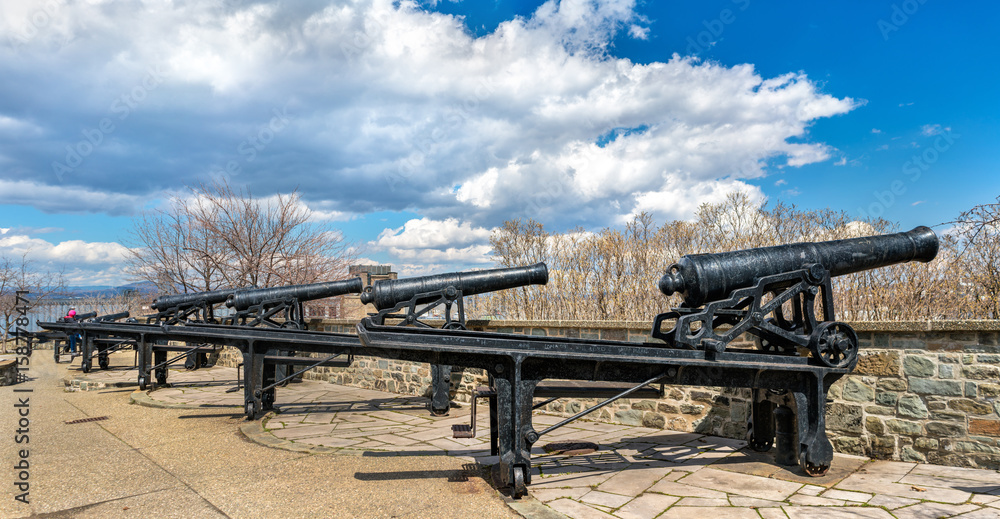 Foto de Old cannons in Montmorency Park - Quebec City, Canada do Stock ...