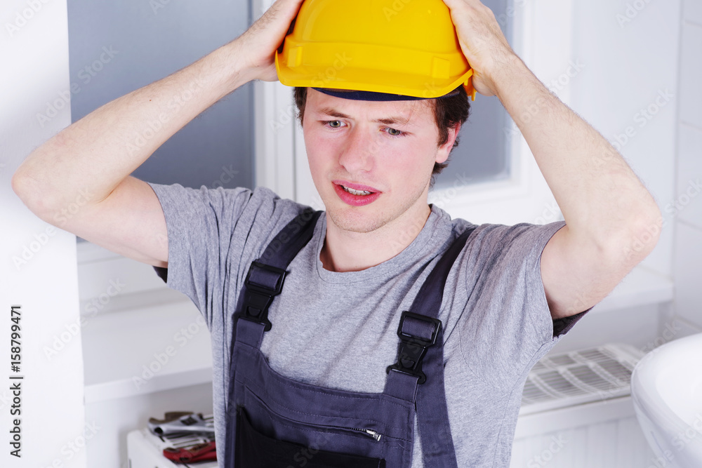 Verzweifelter Handwerker Stock-Foto | Adobe Stock