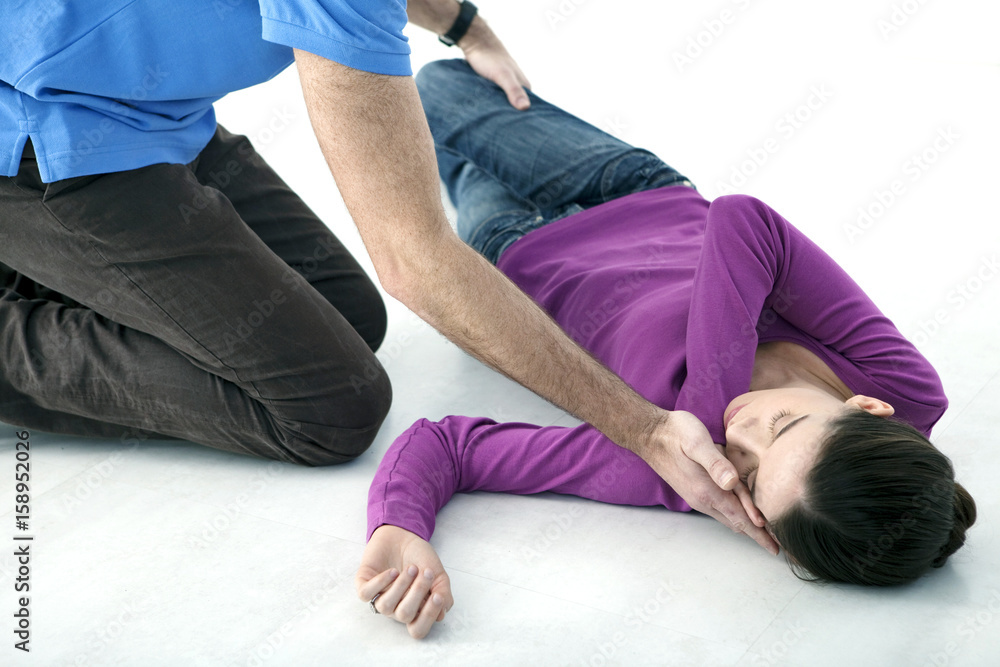 First aid techniques : placing the victim in the recovery position Step ...