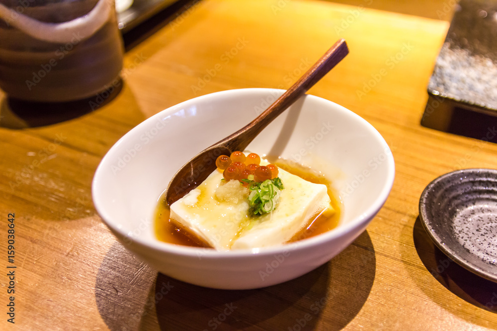 ein frischer Tofuwürfel mit rotem Kaviar Stock Photo | Adobe Stock