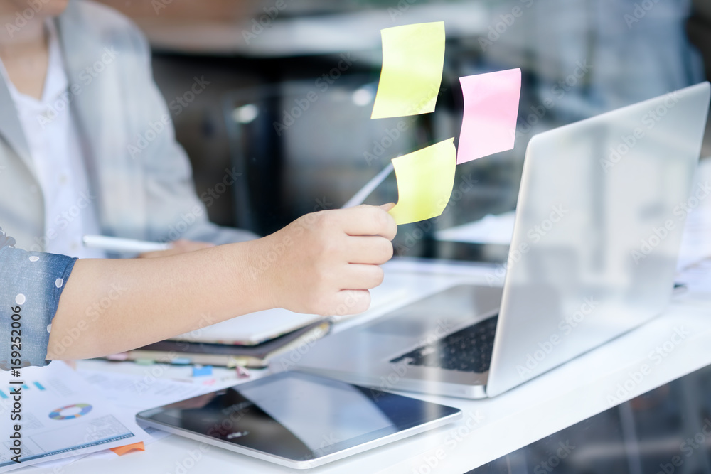 Sticky note paper reminder schedule board. Business people team work ...