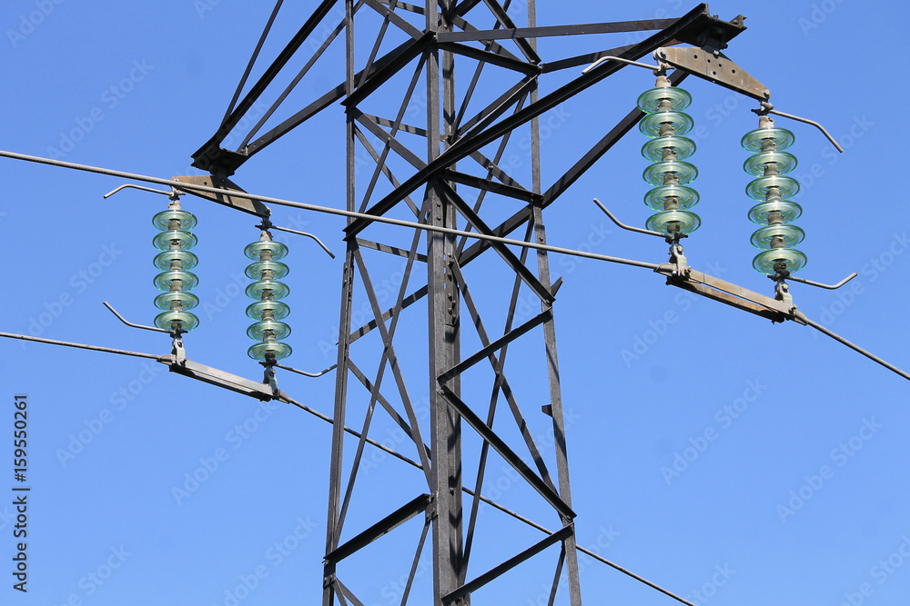 Pylône électrique à deux triangles Stock Photo | Adobe Stock