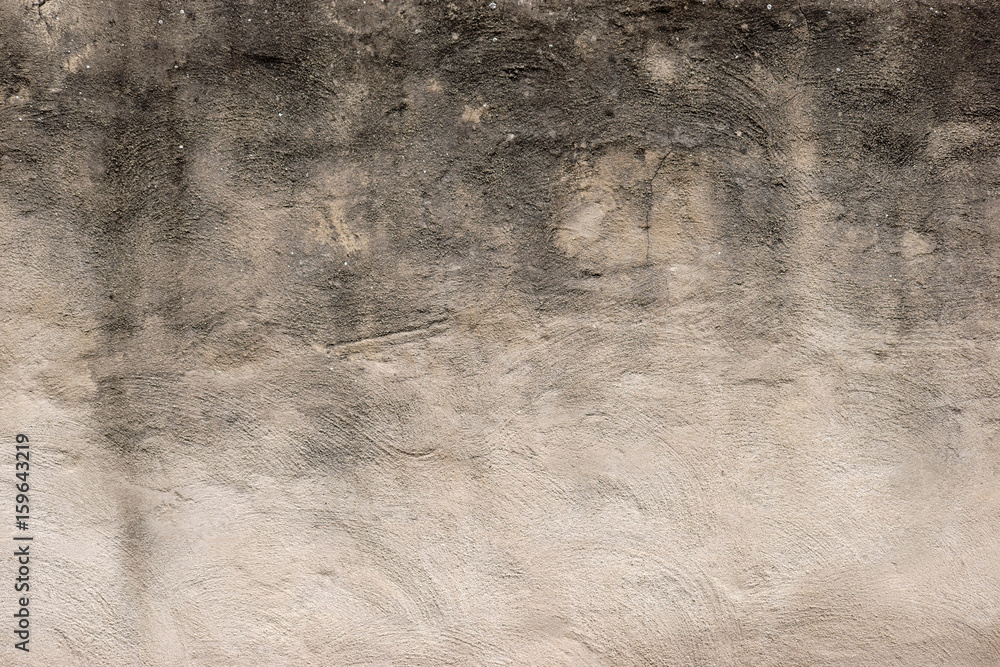 Verrußte Mauer / Die Nahaufnahme einer verrußten und rauen Mauerwand ...