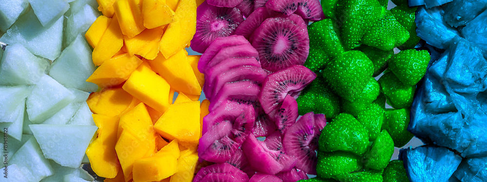 quatre ensemble de fruits de couleurs originales et transformées Stock ...