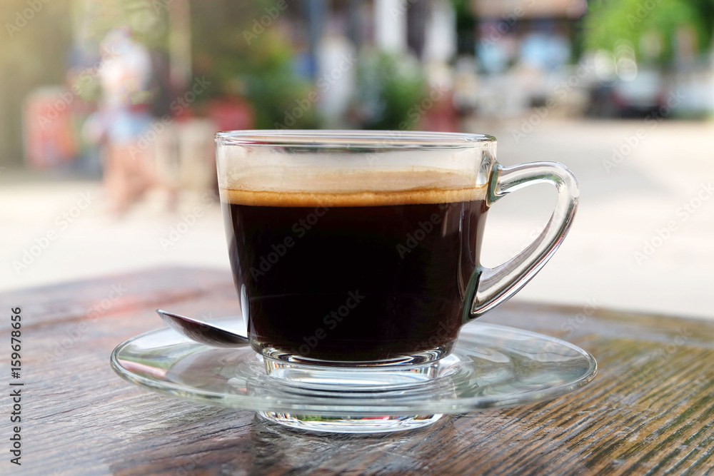 Hot coffee (Americano) on wooden table in relax morning. foto de Stock ...