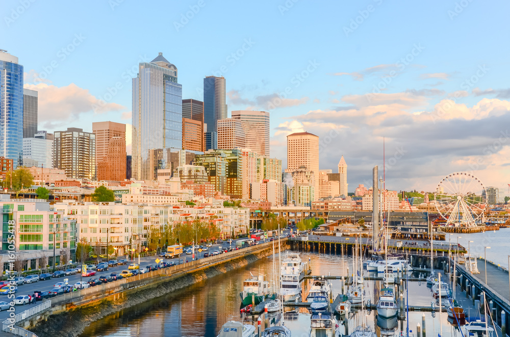 Beautiful view of Seattle waterfront and skyline at sunset. Marina at ...