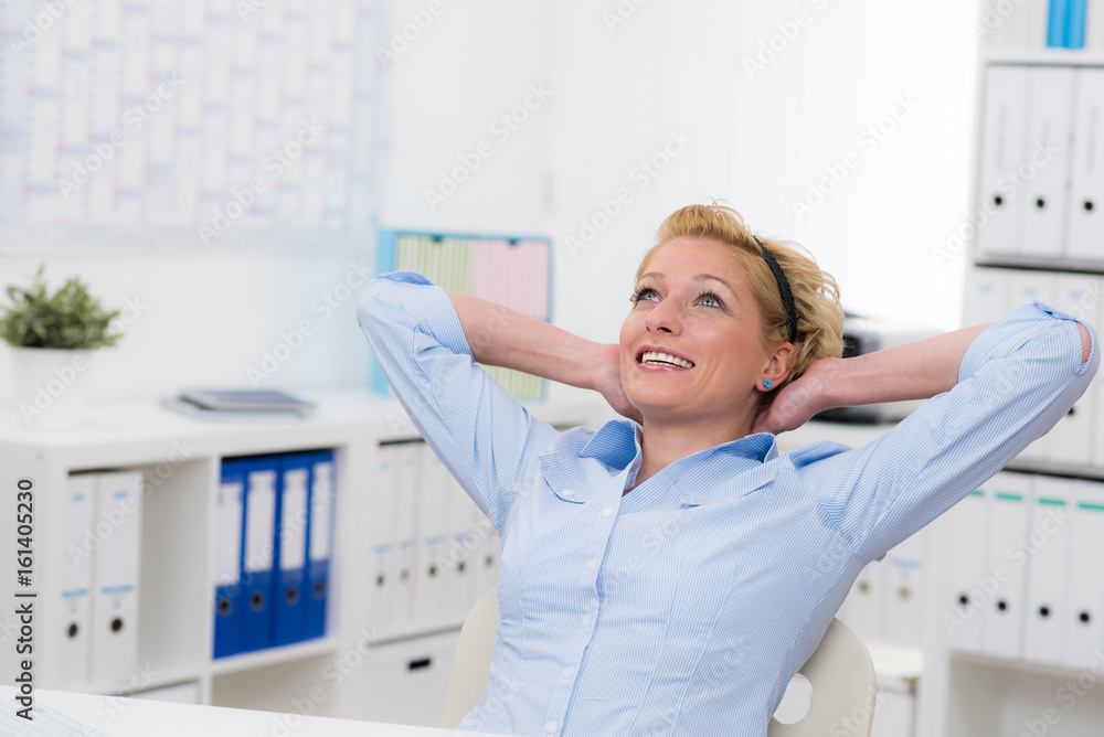 Junge Chefin träumt vom Erfolg Stock Photo | Adobe Stock