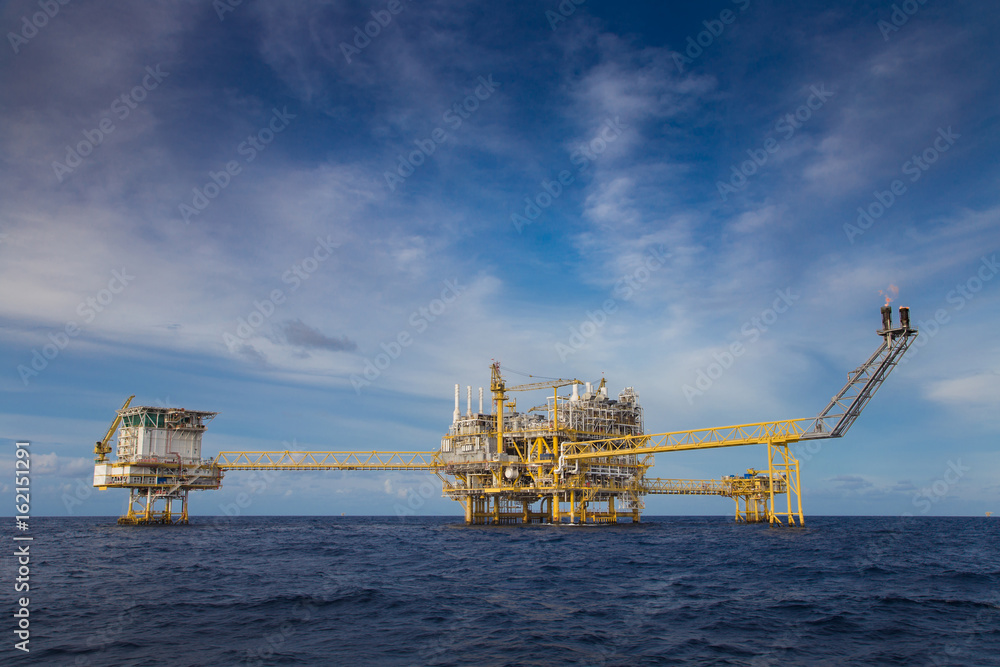 Offshore oil and gas industry at the gulf of Thailand, oil and gas ...