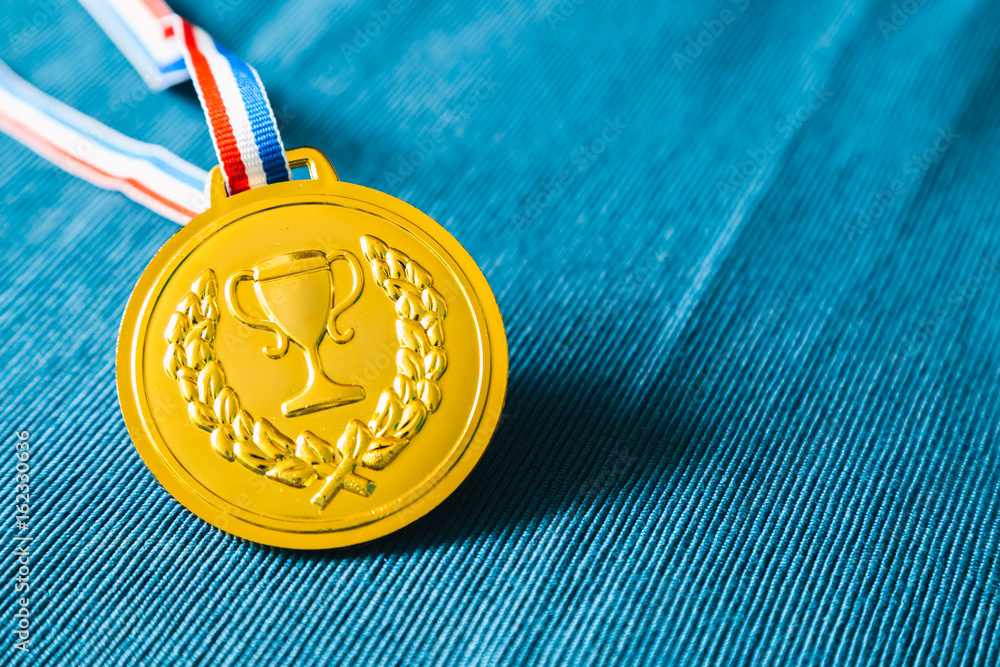 Fotografia do Stock: Gold medal on blue background | Adobe Stock