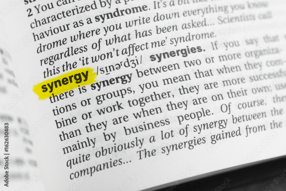 Foto de Highlighted English word "synergy" and its definition at the ...