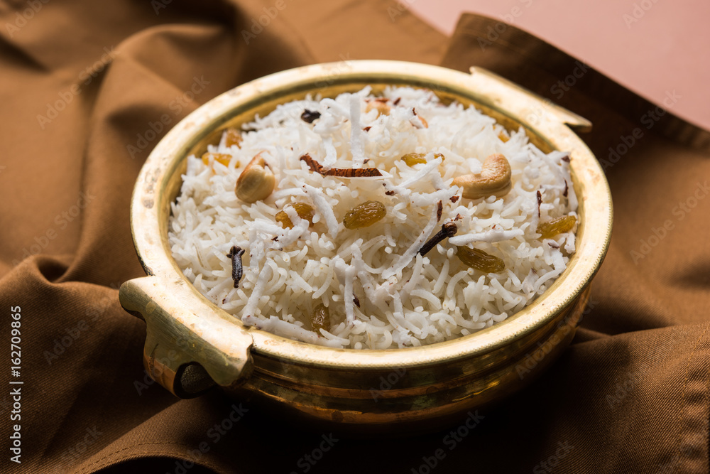 Foto de coconut rice, coconut sweet rice, also known as narali bhat in ...