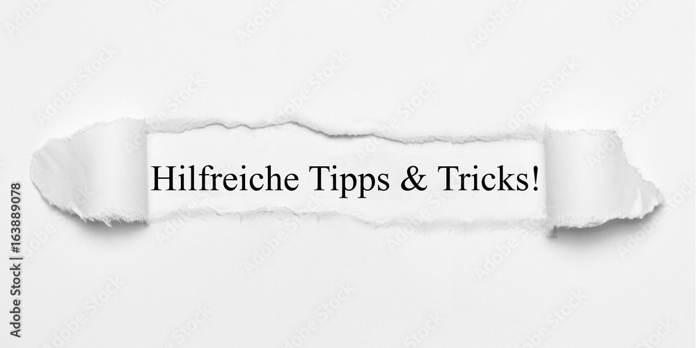 Hilfreiche Tipps & Tricks! auf weißen gerissenen Papier Stock Photo ...