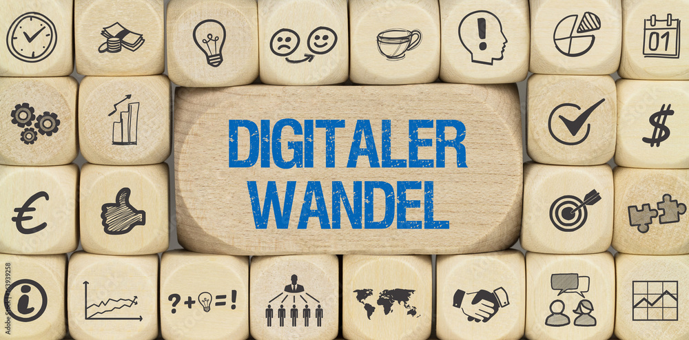 Digitaler Wandel / Würfel mit Symbole Stock Illustration | Adobe Stock