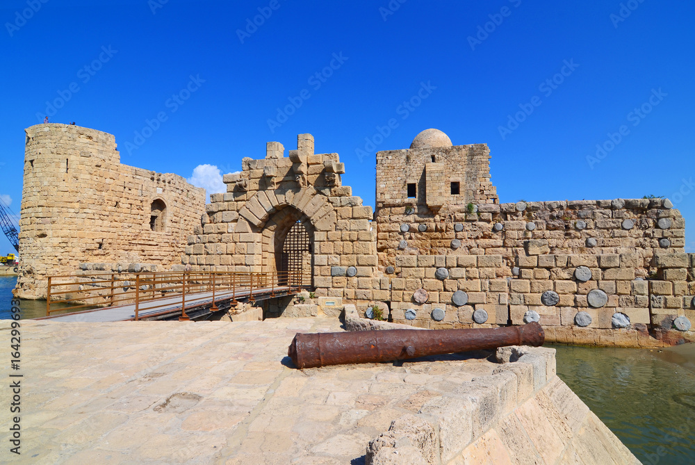 Foto de Sidon's Sea Castle built by the crusaders in the port city of ...