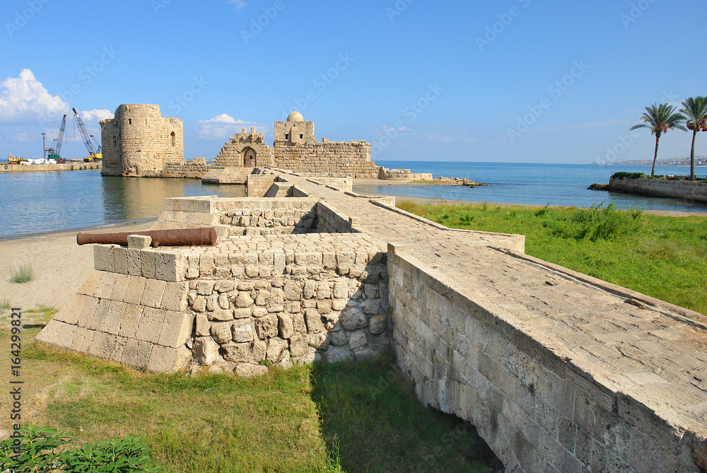 Foto de Sidon's Sea Castle built by the crusaders in the port city of ...