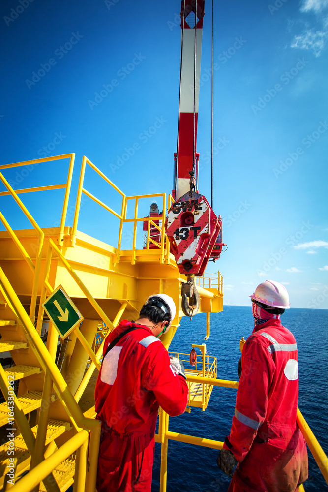 Foto de Crane inspector, crane inspector on the job inspec crane ...