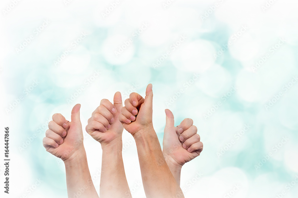 Daumen nach oben. Stock Photo | Adobe Stock