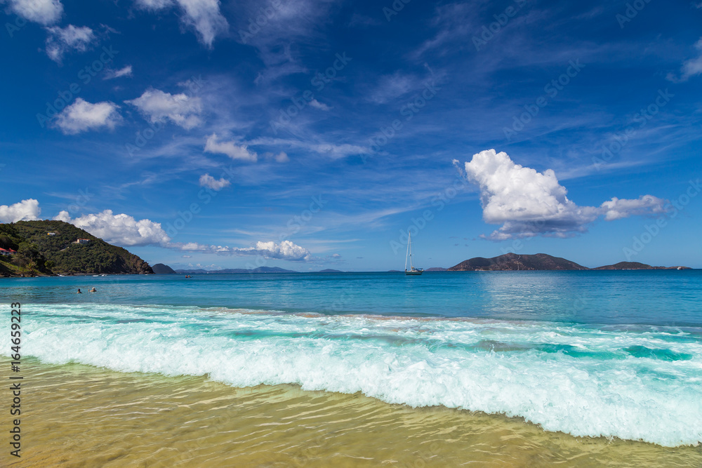 Wunderschöne Traumstrand auf Tortola. Karibik. Stock-Foto | Adobe Stock