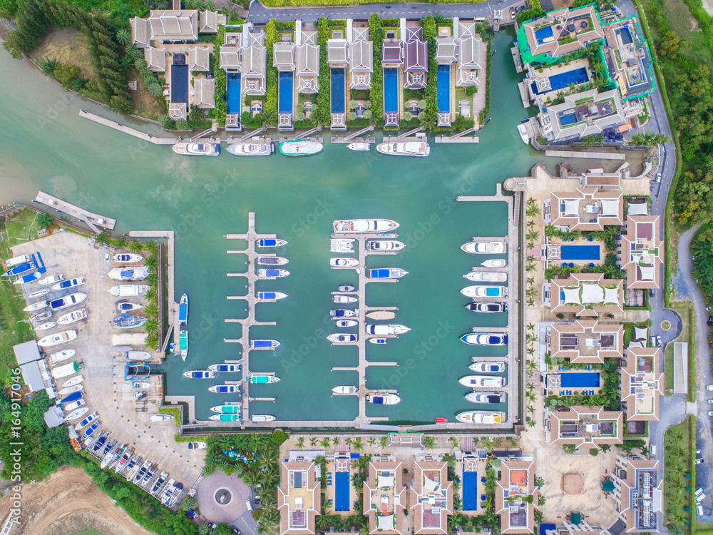 Pier speedboat. A marina lot. This is usually the most popular tourist ...
