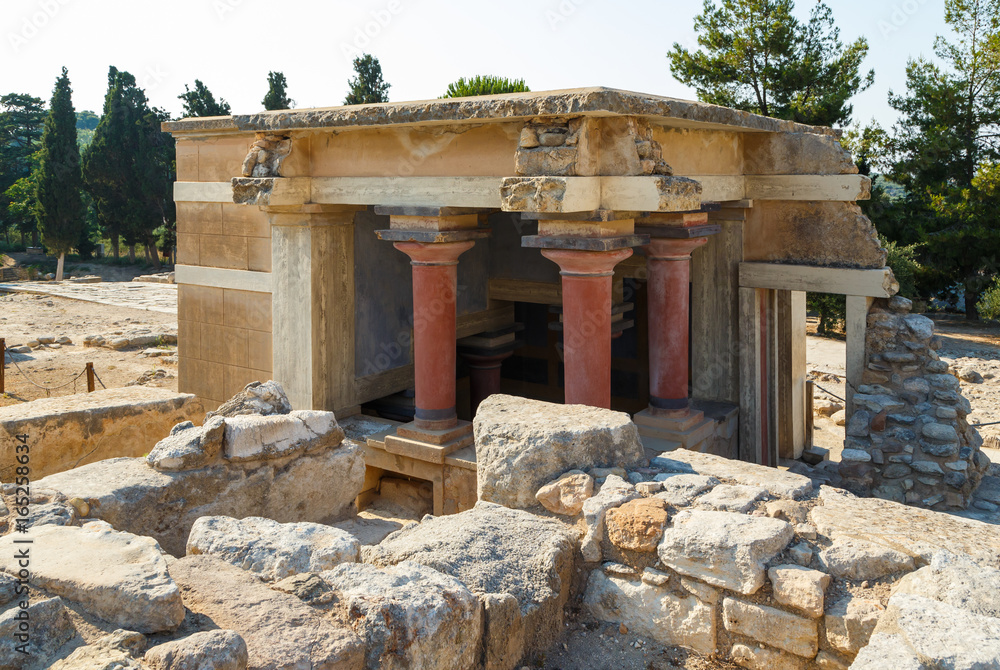 Knossos palace at Crete, Greece Knossos Palace, is largest Bronze Age ...