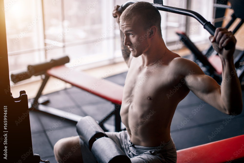 Shoulder pull down machine. Fitness man working out lat pulldown ...