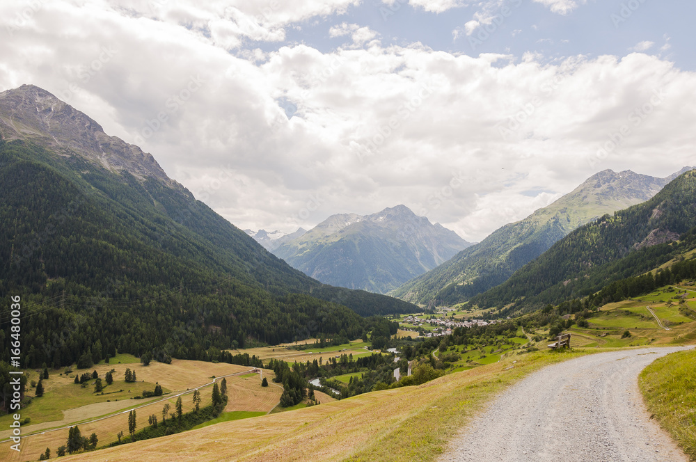 Lavin, Dorf, Engadin, Unterengadin, Inn, Fluss, Wanderweg, Via ...