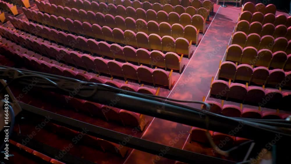 Vidéo Stock Slider movement through a lighting trust of the first ...