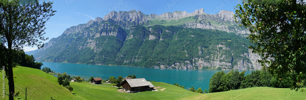 Panorama Walensee und Churfirsten/Der Walensee und ein Teil der ...