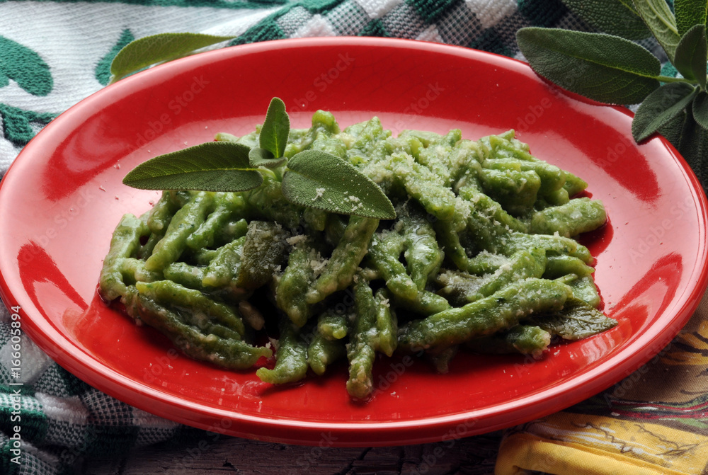 Spätzle Knöpfle Spätzlâ Spatzâ שפצלה Spätzli Gnocchetti tirolesi Pasta ...