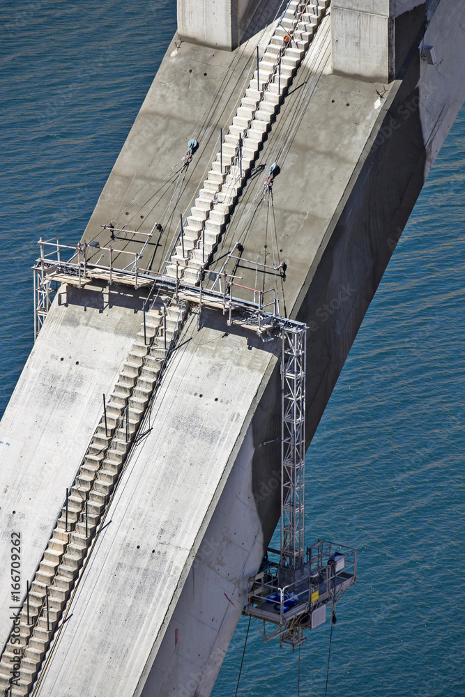 Renewing corrosion damages on arch and pillars of concrete bridge ...