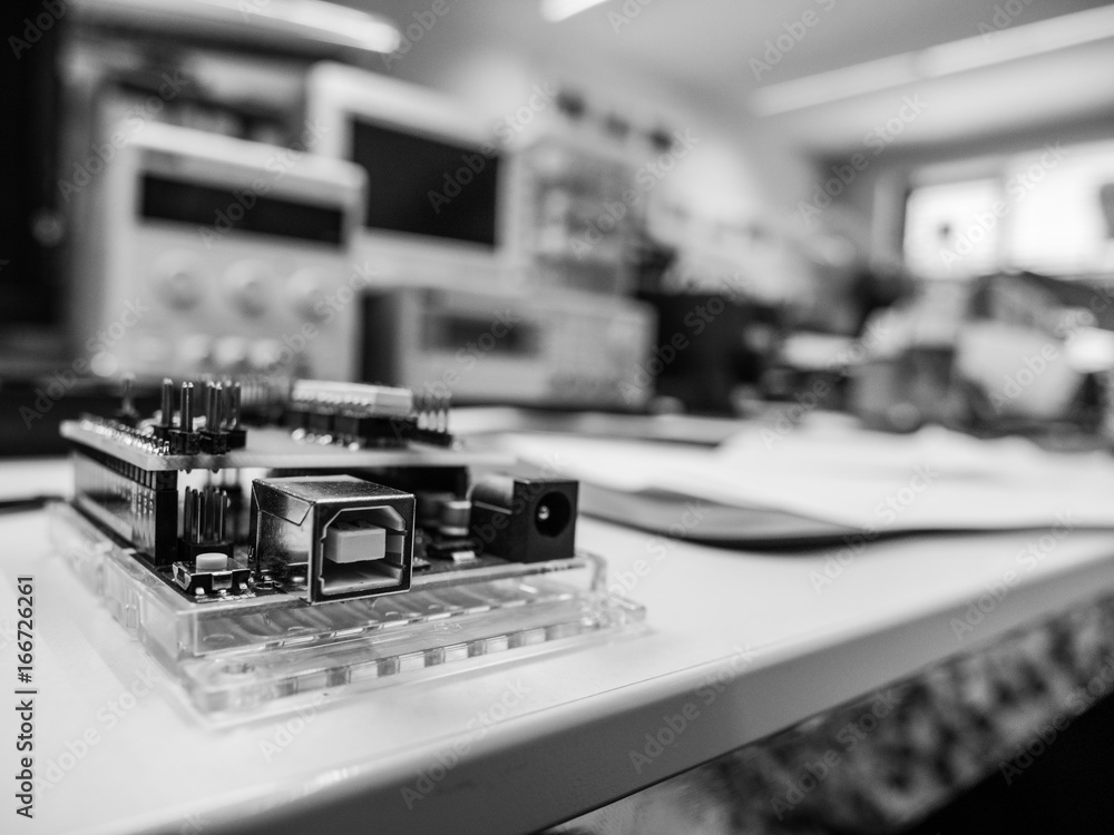 Arduino-Board im Elektroniklabor Stock Photo | Adobe Stock