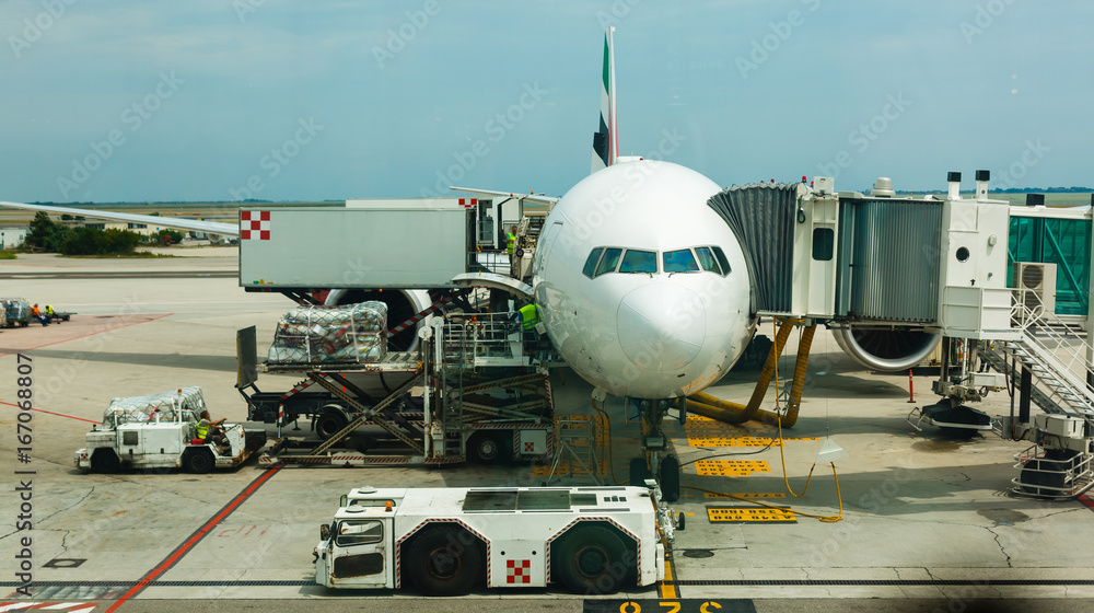 loose luggage being loaded into narrow body aircraft Stock Photo ...