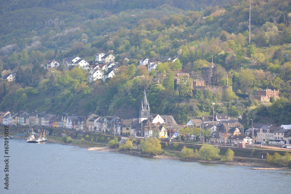 River rhine with Niederheimbach Stock-Foto | Adobe Stock