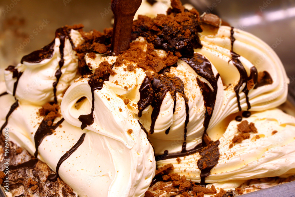 Italienische Eiscreme in der Eisdiele Stock-Foto | Adobe Stock