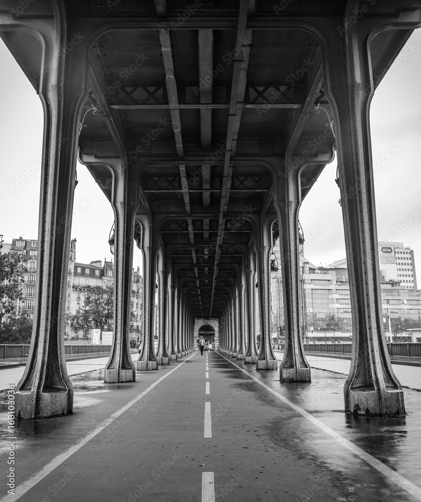 Bir-Hakeim bridge in Paris, France (same bridge from film 'Inception ...