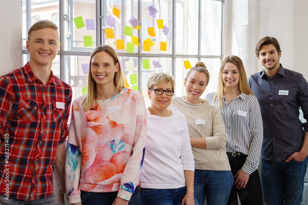mitarbeiter in einem projekt sammeln ideen Stock Photo | Adobe Stock