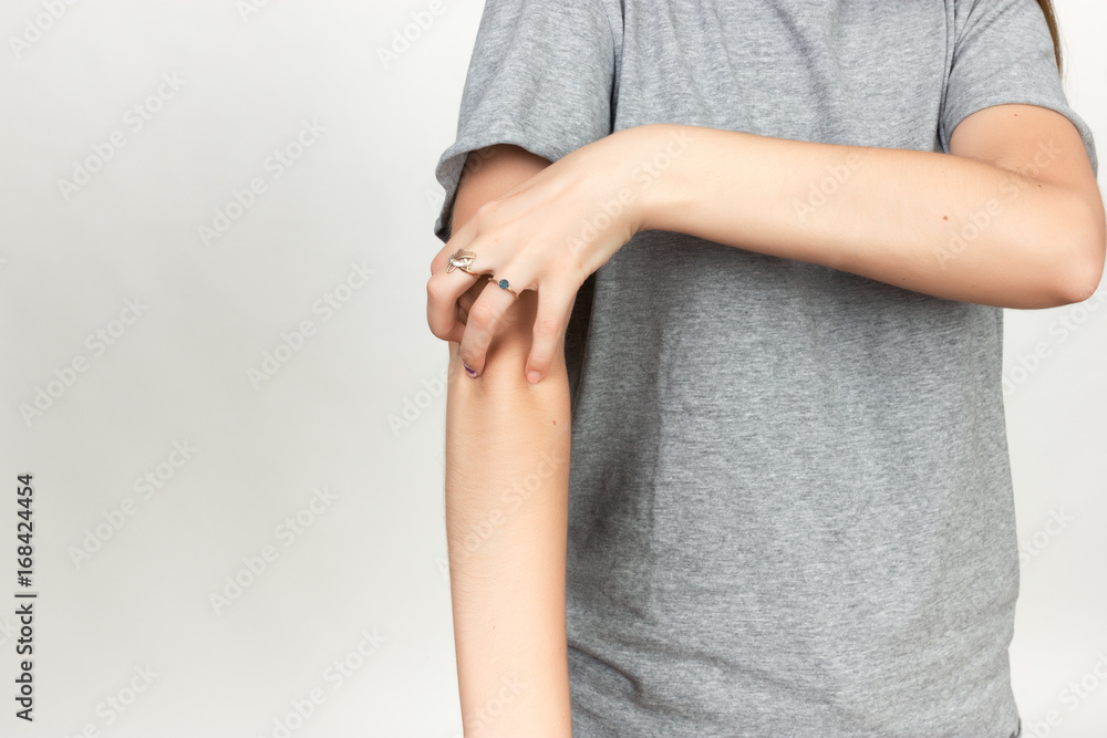 Girl in grey shirt scratching her arm. Scabies. Scratch the hand Stock ...