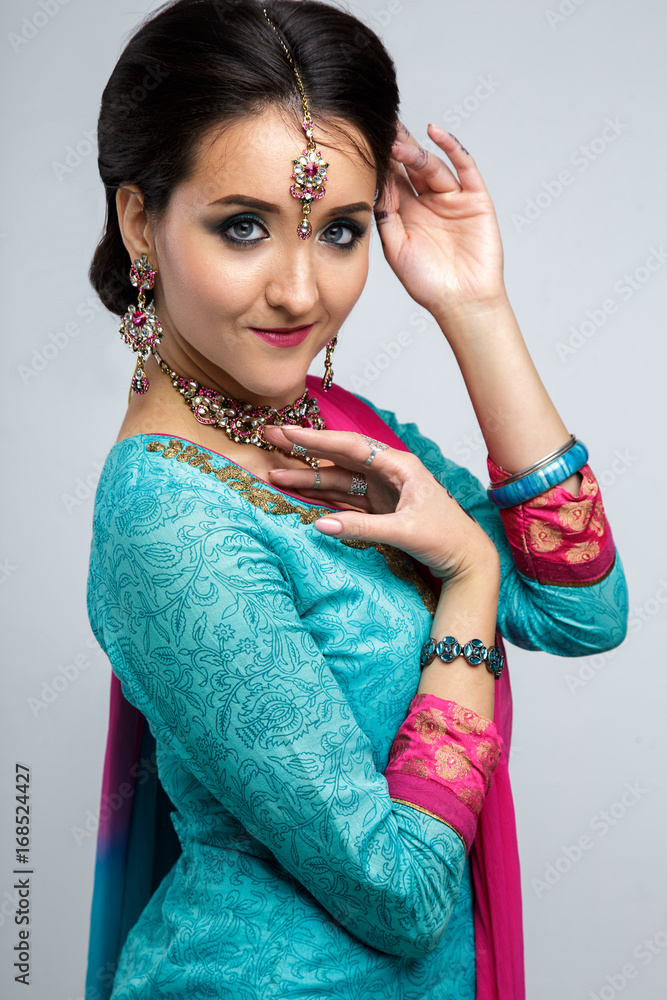 Portrait of beautiful smiling indian girl. Young indian woman model ...