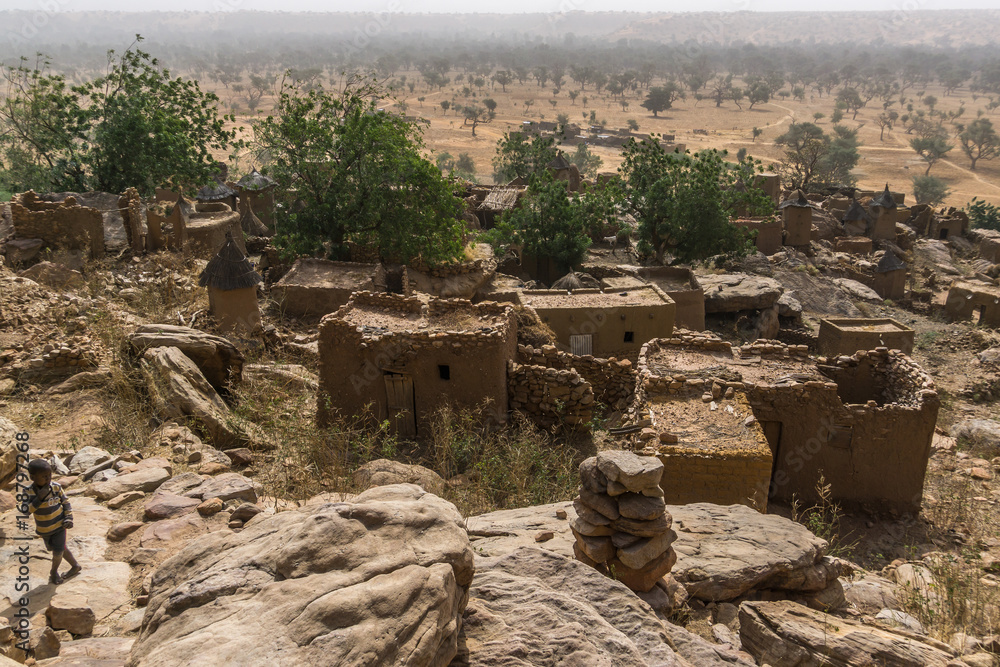 Dogon buildings in the Bandiagara Escarpment in the sahel of Mali Stock ...
