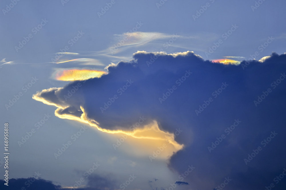 fire rainbow cloud phenomenon is a natural phenomenon called irisation ...