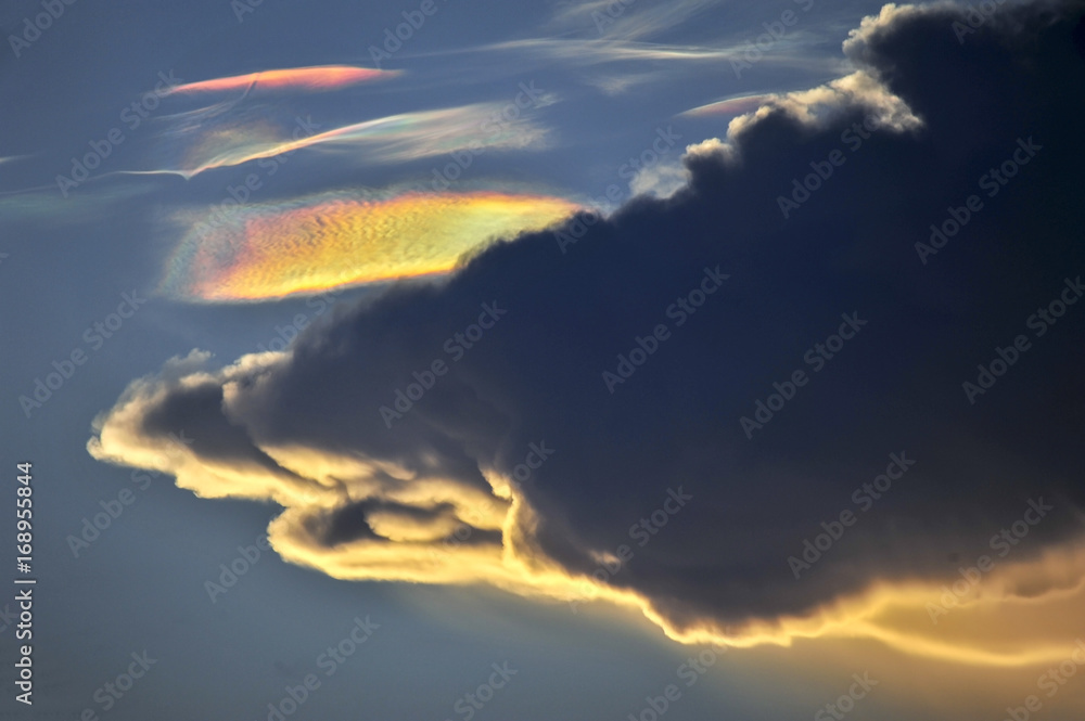 fire rainbow cloud phenomenon is a natural phenomenon called irisation ...