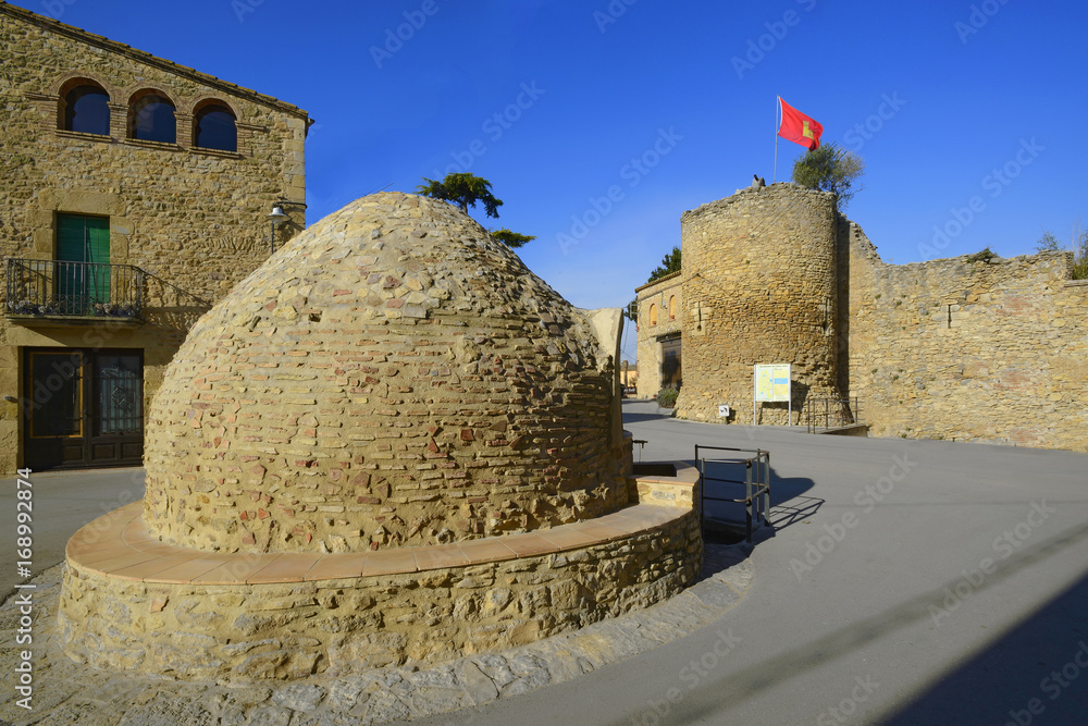 Palau Sator pueblo mediabal en Girona Cataluña España, simbología de su ...