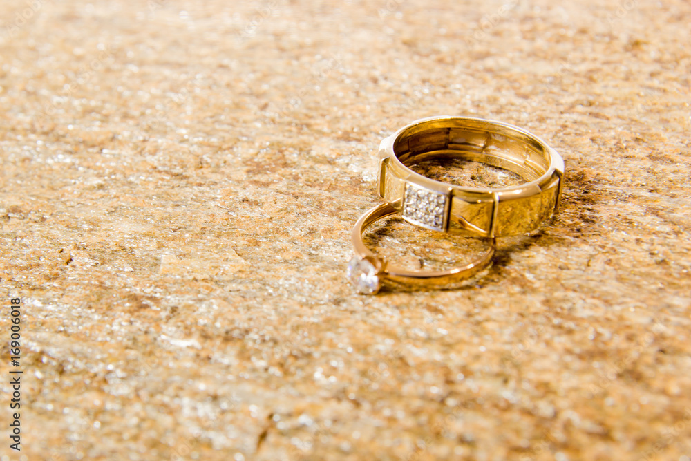 Wedding rings on a natural stone with inclusions of native gold. Offer ...