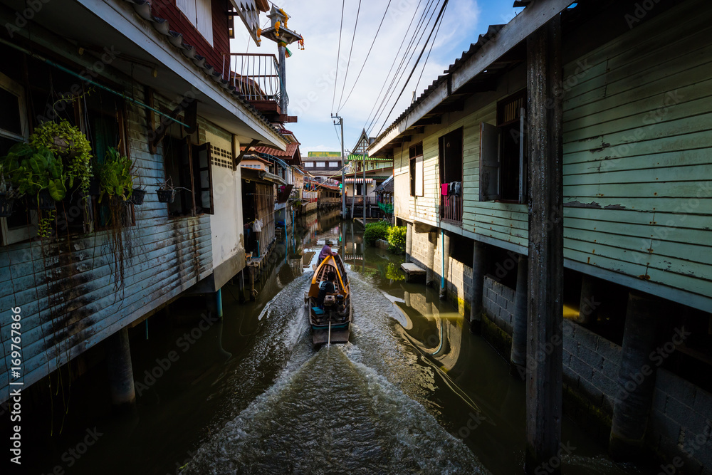 Sa Khla village, Thai traditional waterfront village in countryside of ...