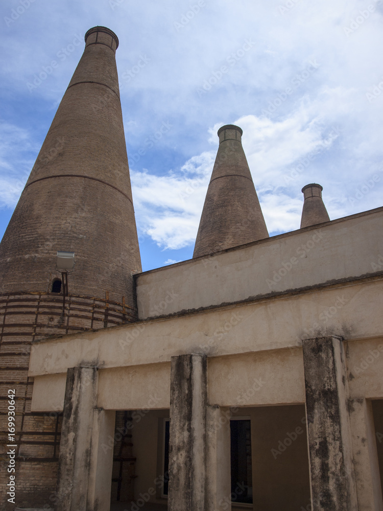 Chimeneas de hornos alfareros / Chimneys of pottery kilns. Isla de La ...